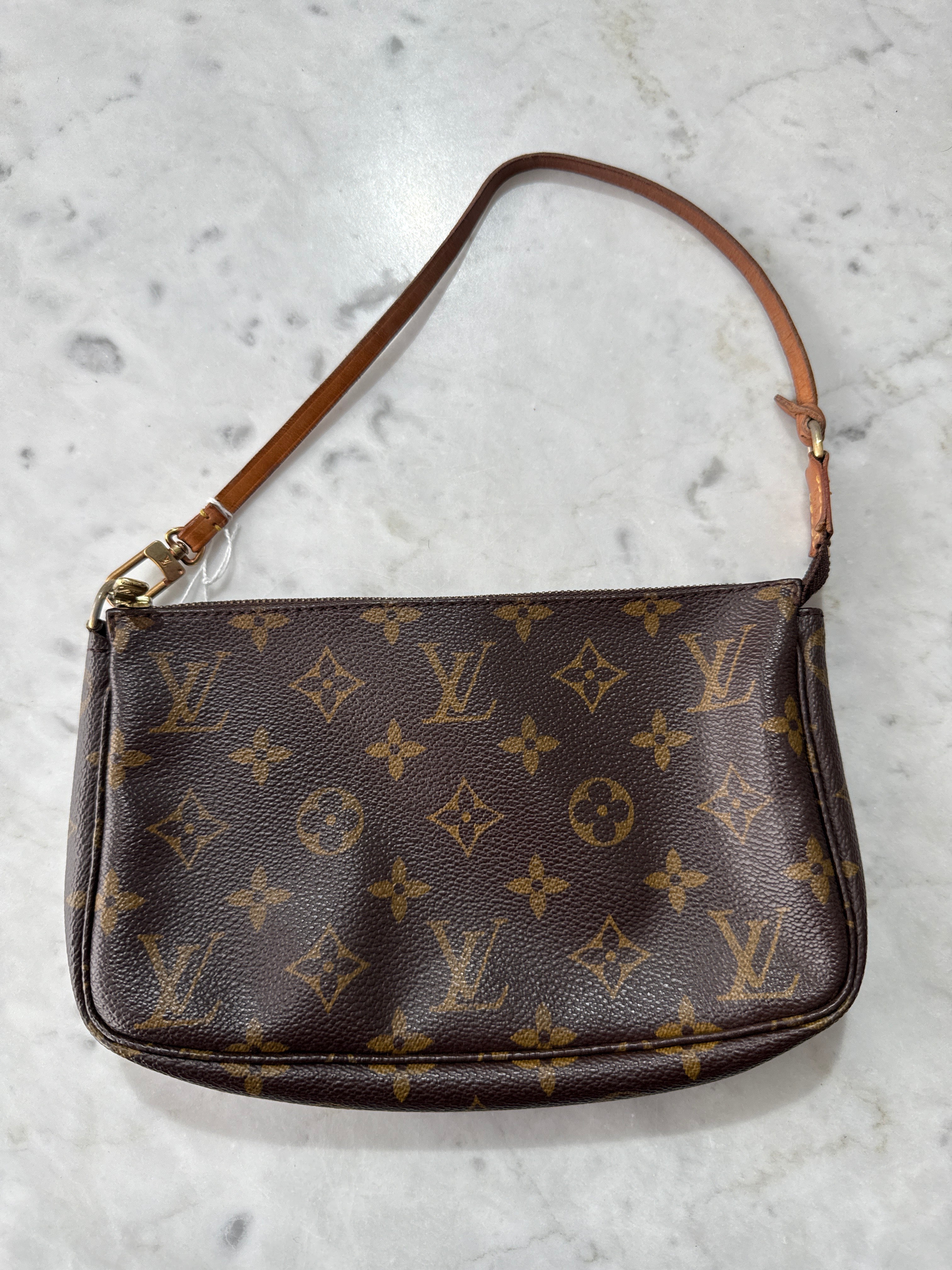 LV - HV – Hawkeye Vintage